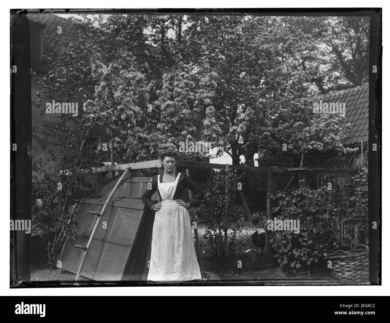 Servant woman work Black and White Stock Photos & Images - Alamy