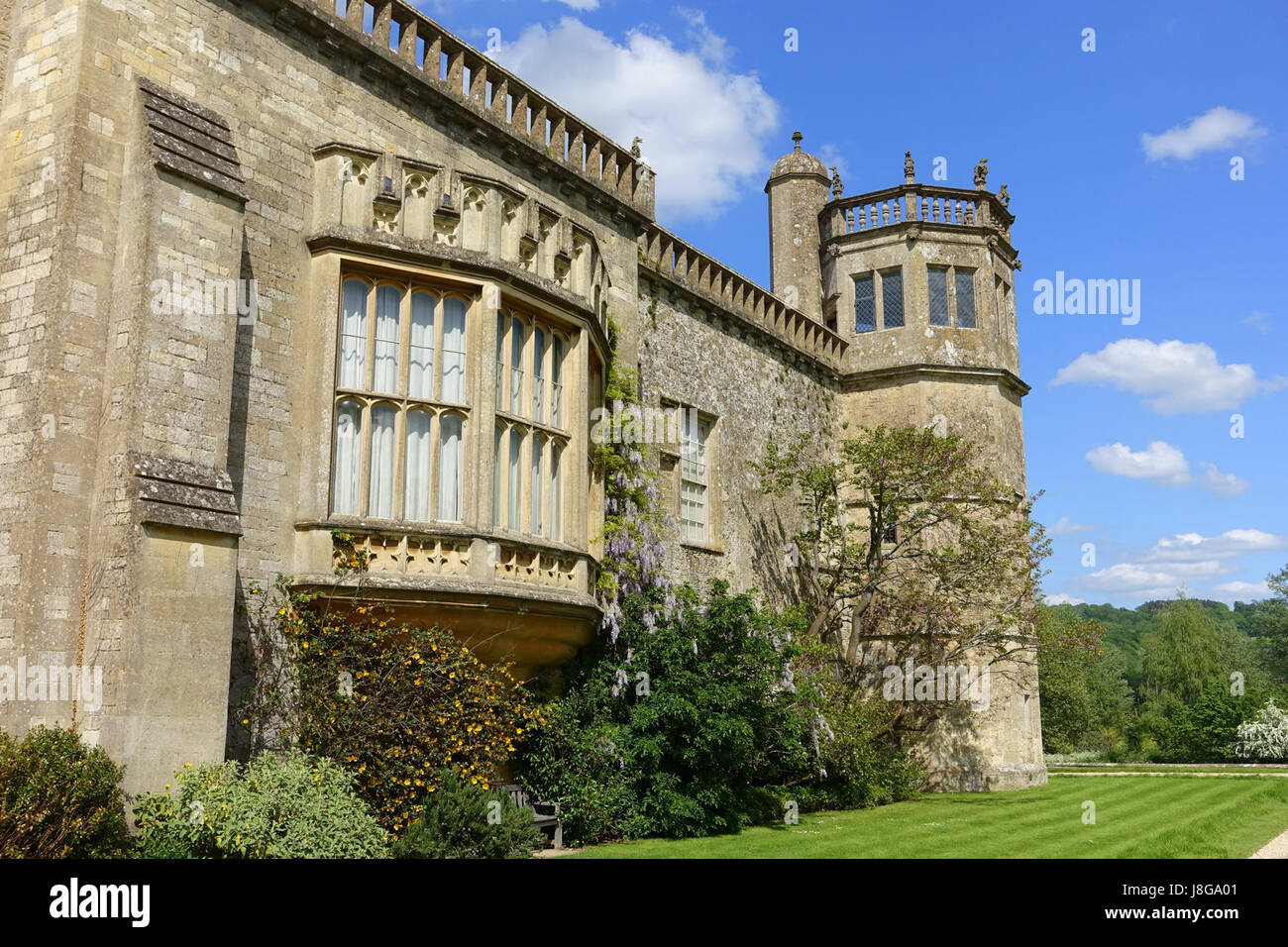 Medieval nunnery hi-res stock photography and images - Alamy
