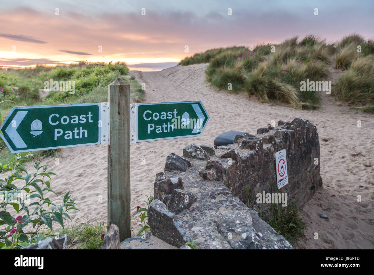 Coastal Path sign at Instow Stock Photo - Alamy