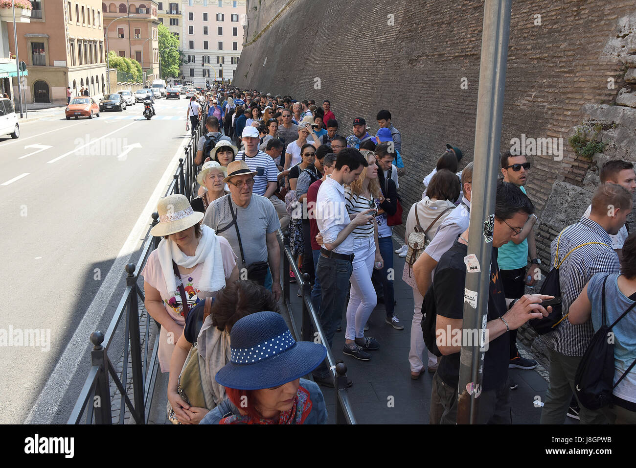 People queue for the Vatican Museum in Rome, Italy Stock Photo - Alamy