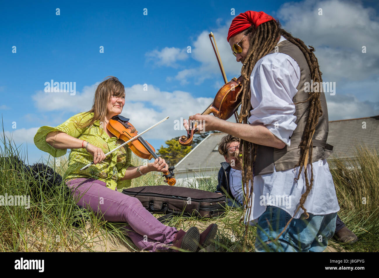 Folk band on beach hi-res stock photography and images - Alamy