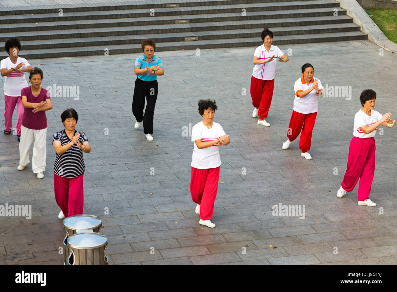 Chinese women shanghai hi-res stock photography and images - Alamy