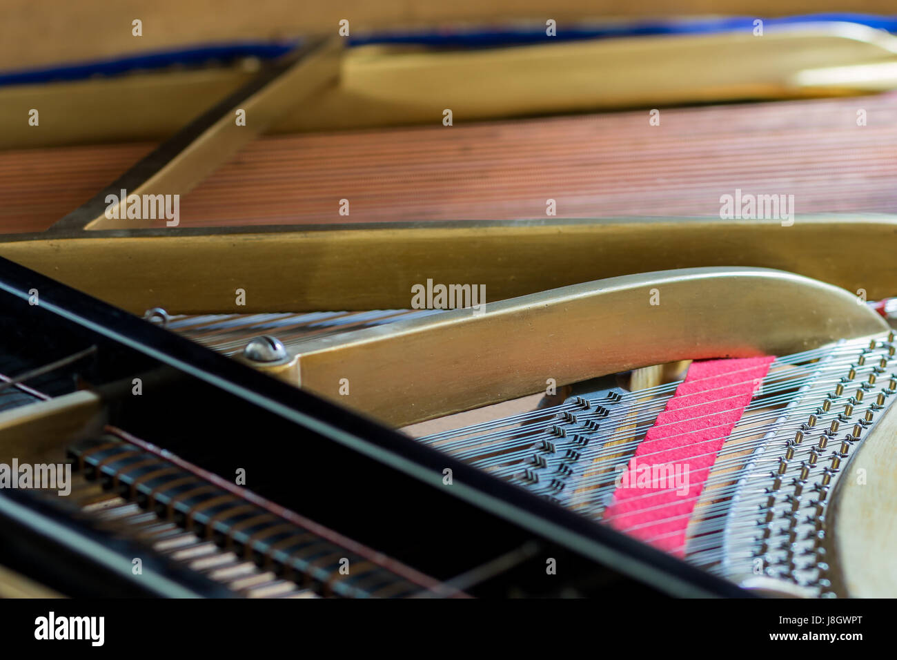 The inside of a piano Stock Photo - Alamy