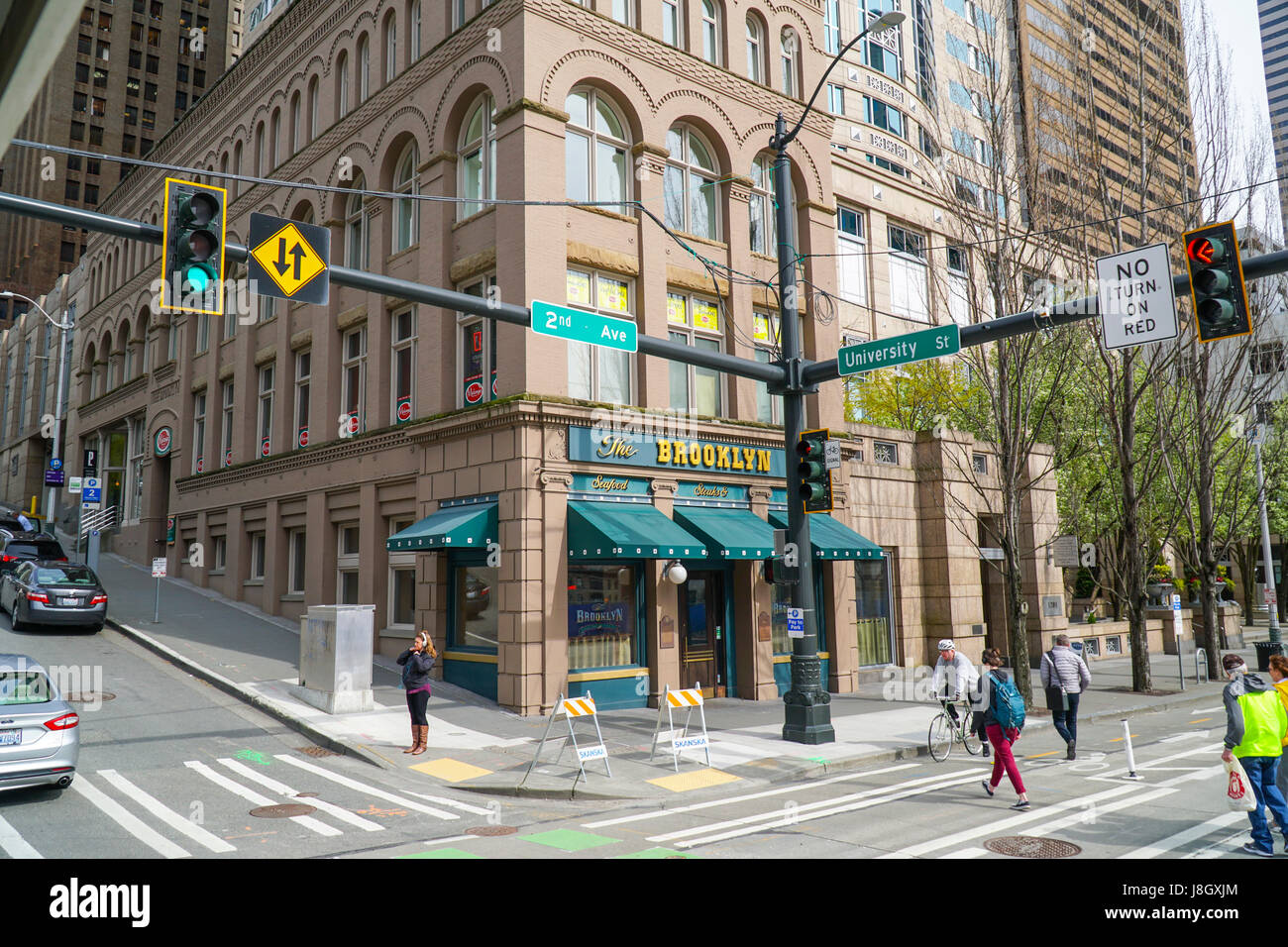 Beautiful street corner in Seattle - SEATTLE / WASHINGTON - APRIL 11 ...