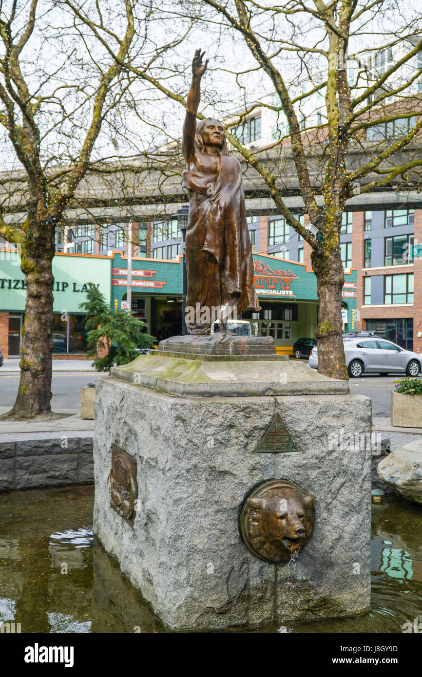 Bronze Statue at Seattle Center - SEATTLE / WASHINGTON - APRIL 11, 2017 ...
