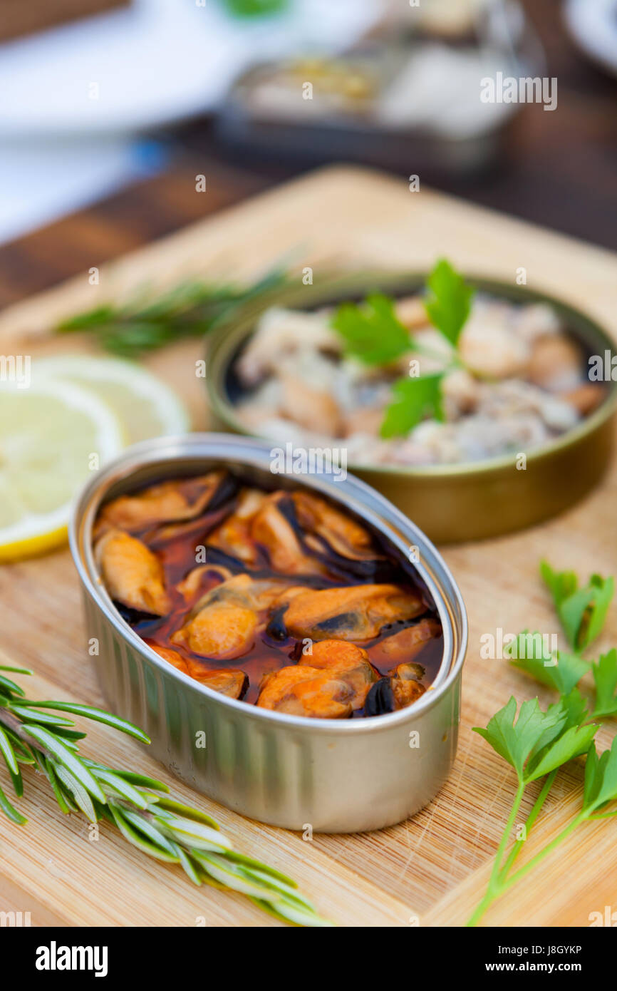 Canister of canned mussels. Healthy meal Stock Photo - Alamy