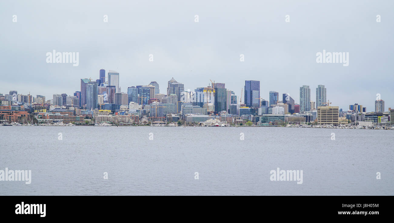 The city of Seattle and Lake Union - wide angle view from Gasworks Park ...