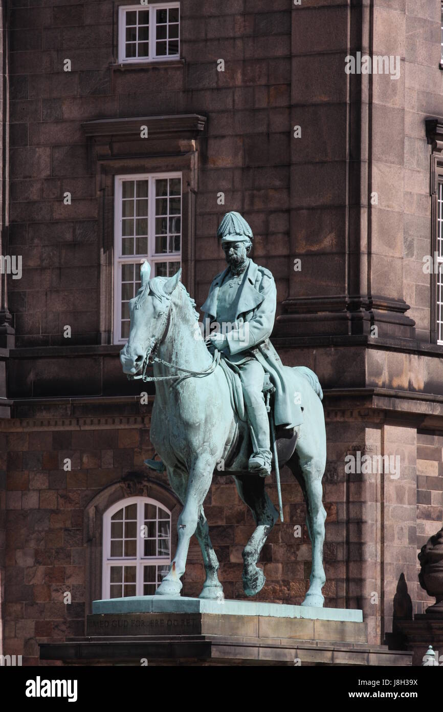 The equestrian statue of King Equestrian statue of Christian IX, in ...