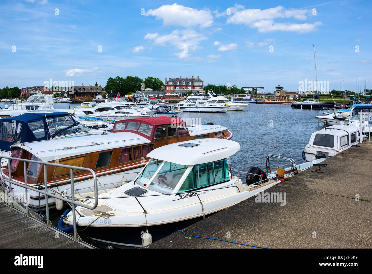 Oulton broad boats hi-res stock photography and images - Alamy