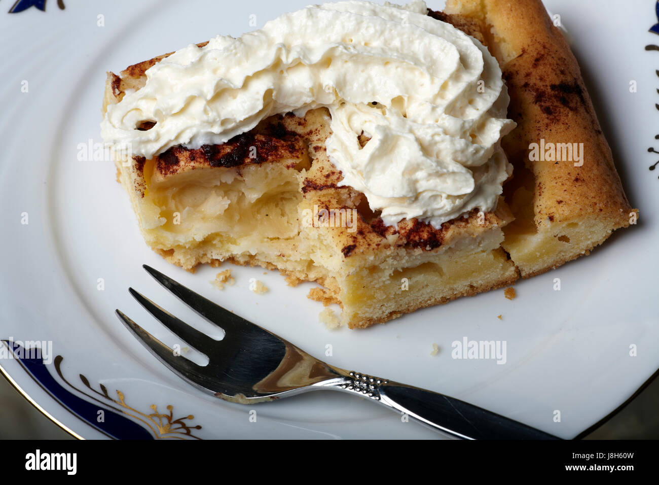 piece of apple pie with whipped cream - apple pie with whipped cream ...
