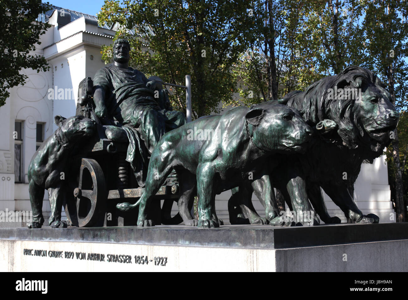 Bronze Car High Resolution Stock Photography and Images - Alamy