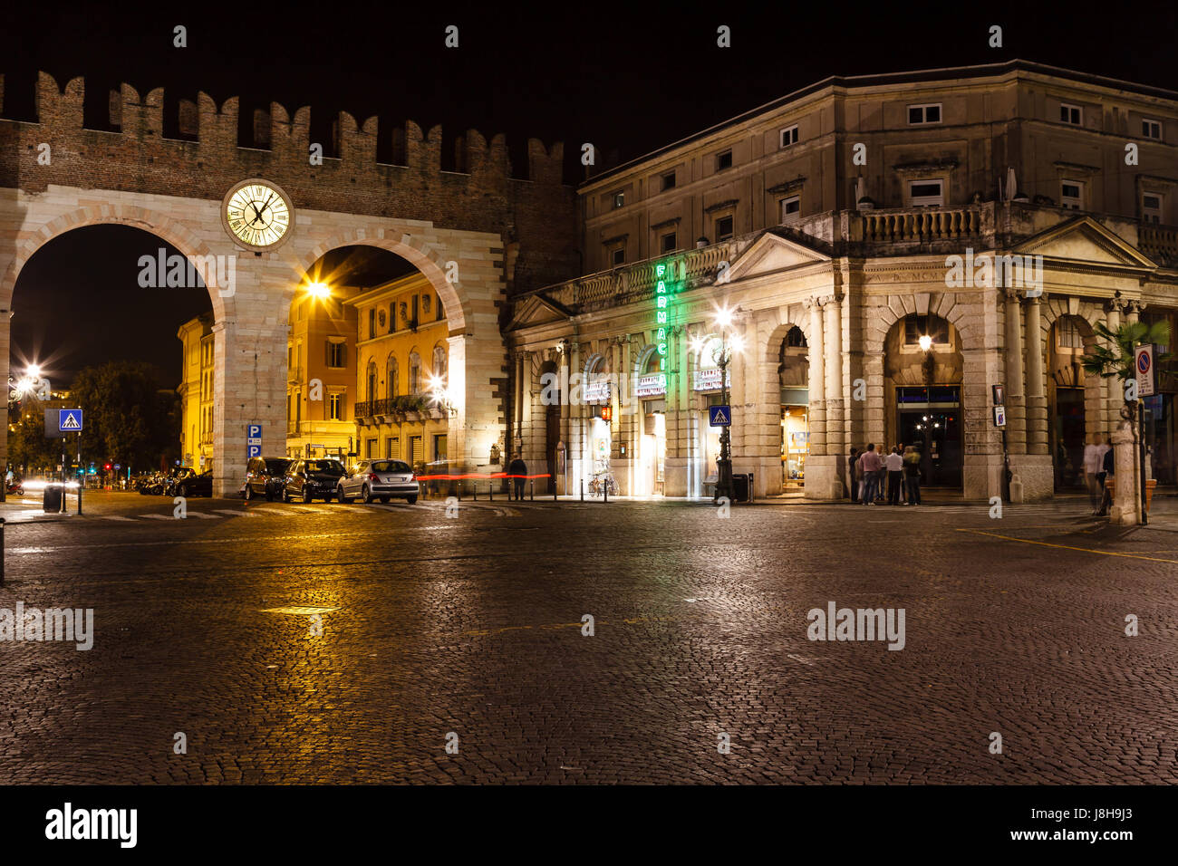 Gates of the bra verona hi-res stock photography and images - Alamy