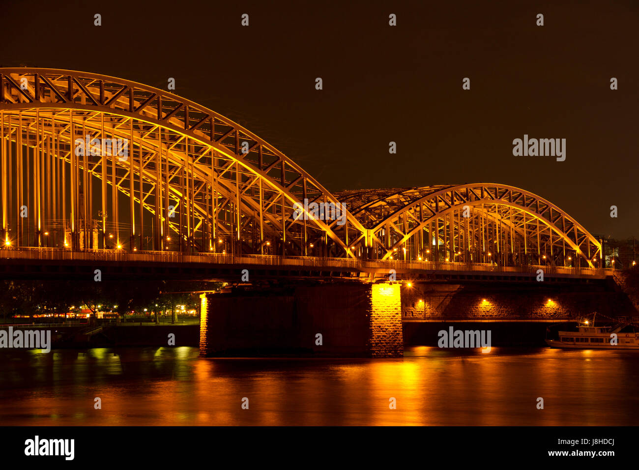 hohenzollern bridge in cologne at night Stock Photo - Alamy