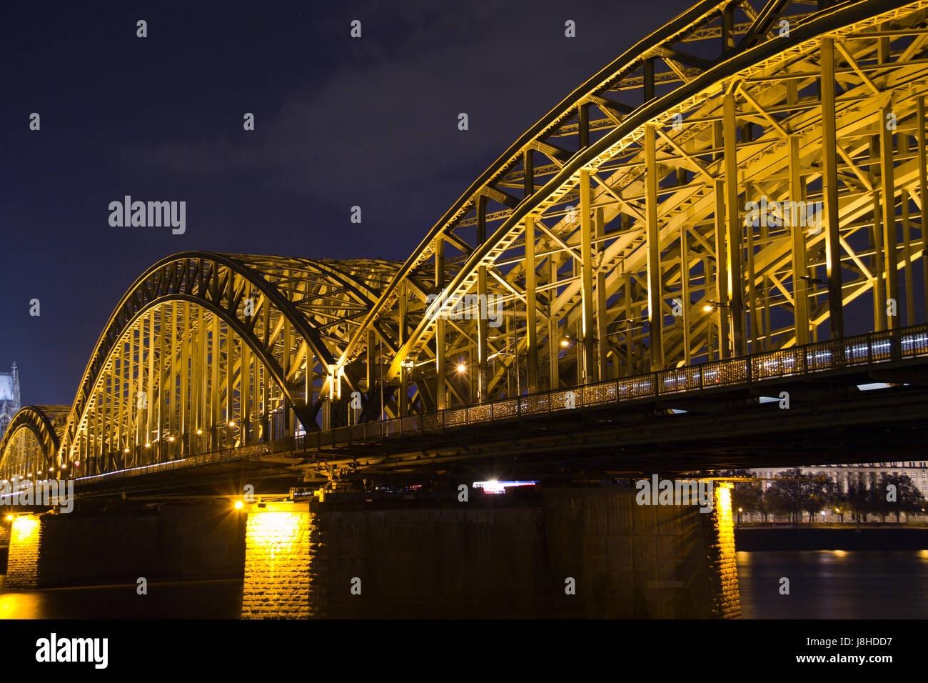 hohenzollern bridge in cologne at night Stock Photo - Alamy