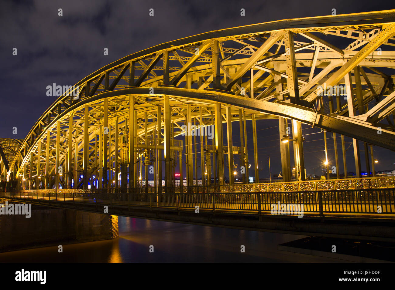 hohenzollern bridge in cologne at night Stock Photo - Alamy