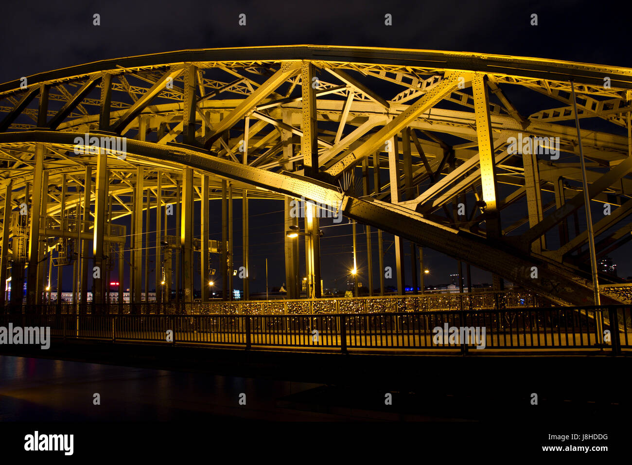 hohenzollern bridge in cologne at night Stock Photo - Alamy