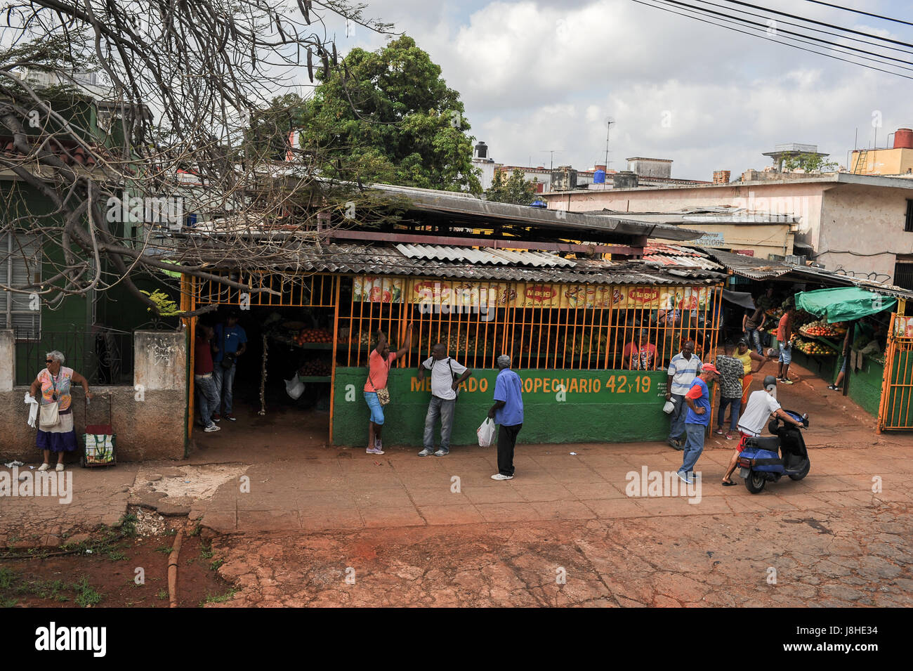 Cuban people gathering in front of a market in Havana, Cuba Stock Photo ...