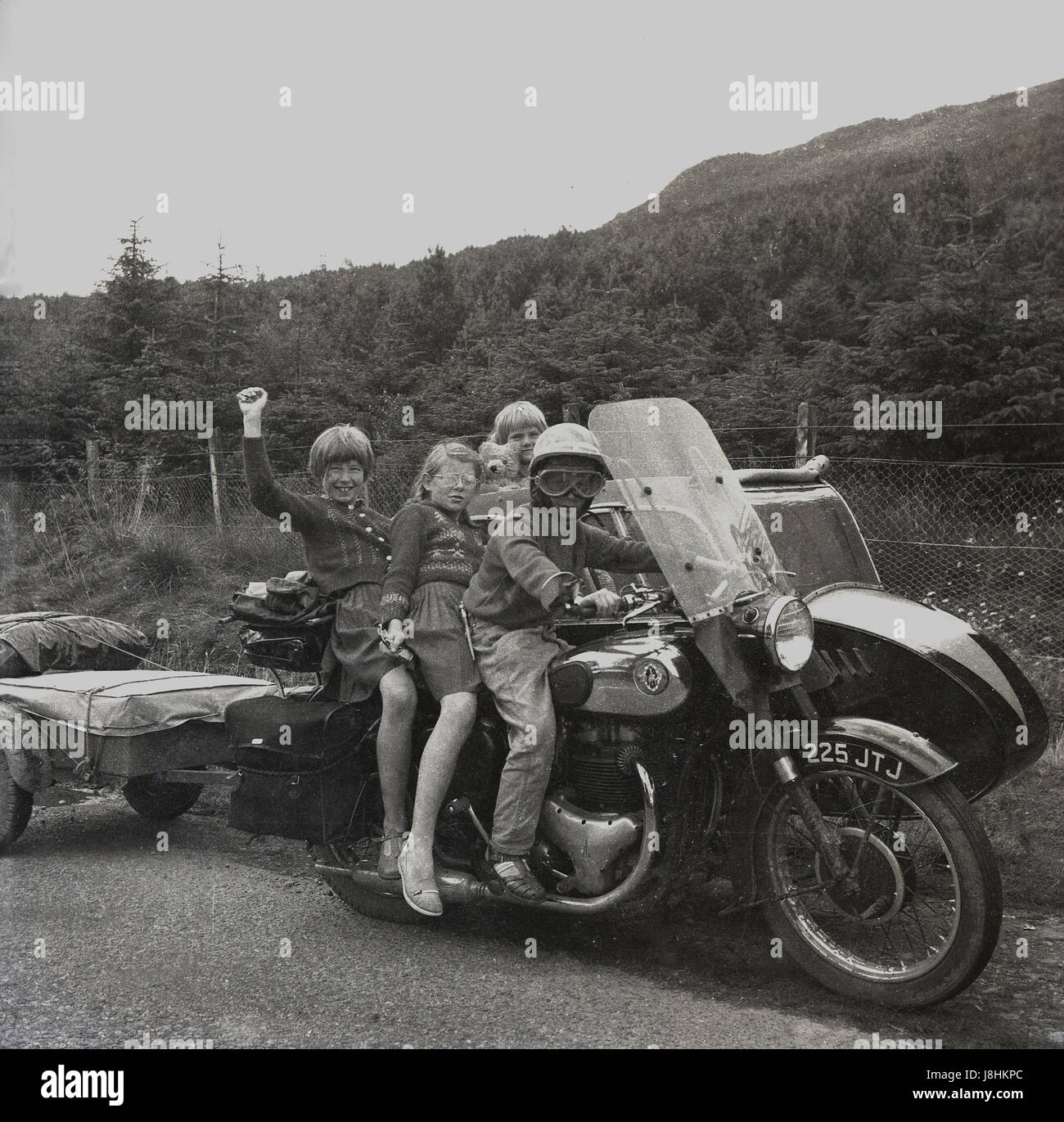Kids having fun 1960s hi-res stock photography and images - Alamy