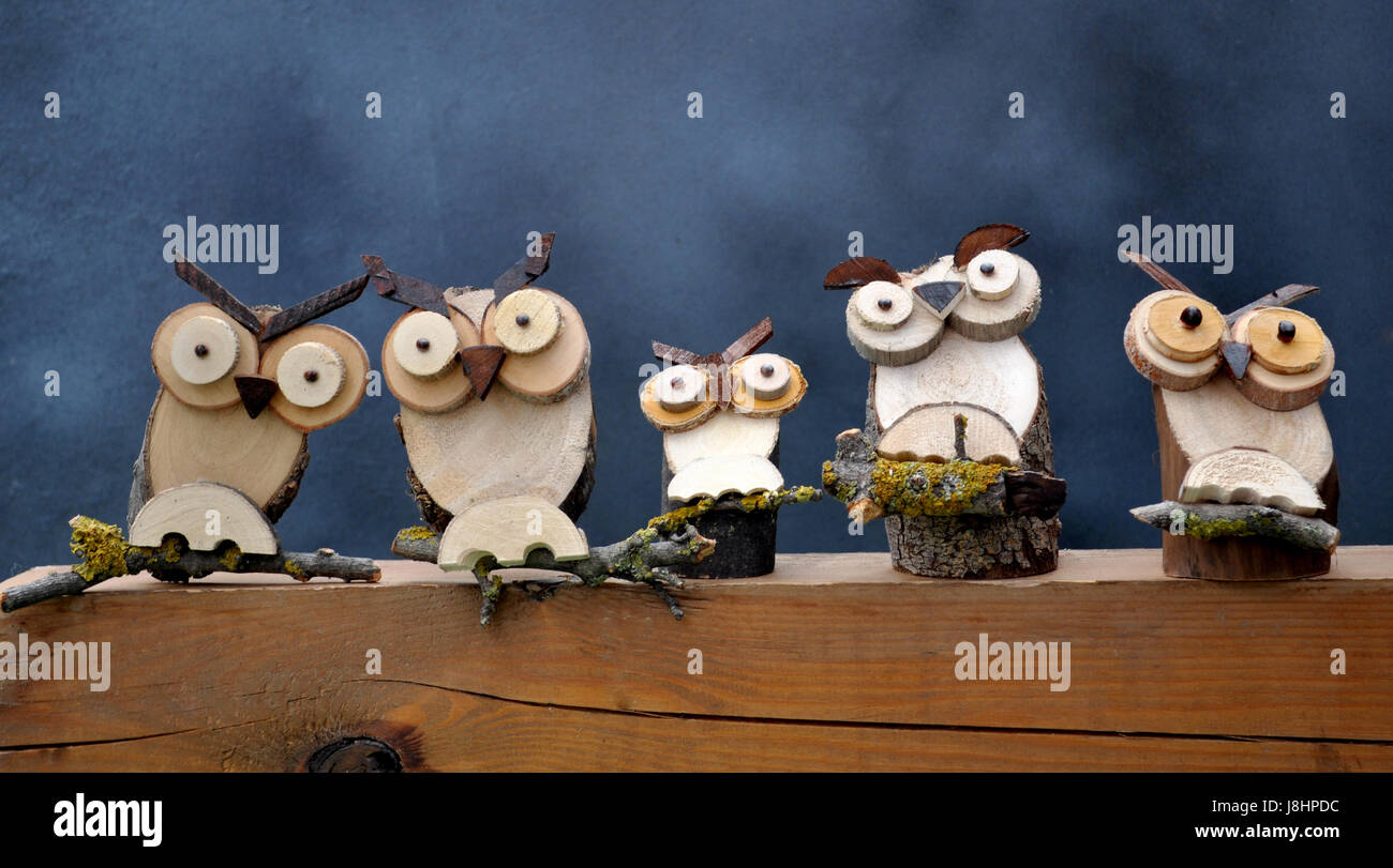 Row owls handmade on wood Stock Photo - Alamy