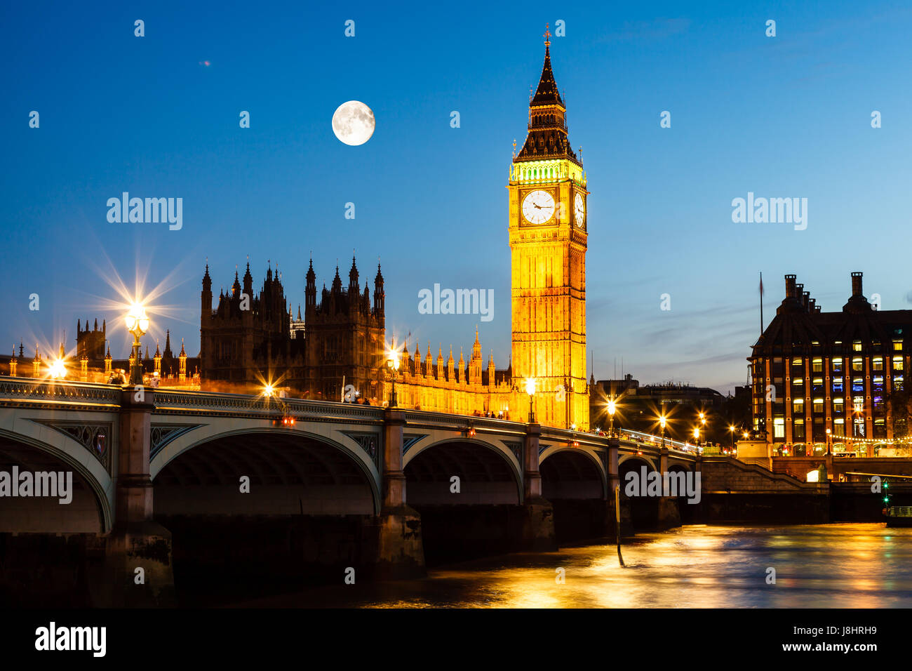 The moon above big ben hi-res stock photography and images - Alamy