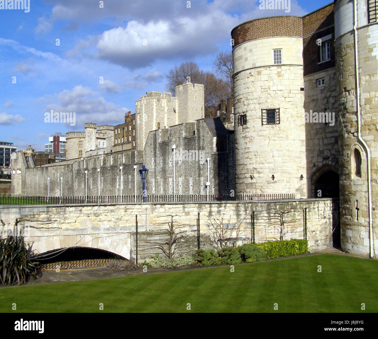 Tower hill london crow crows hi-res stock photography and images - Alamy