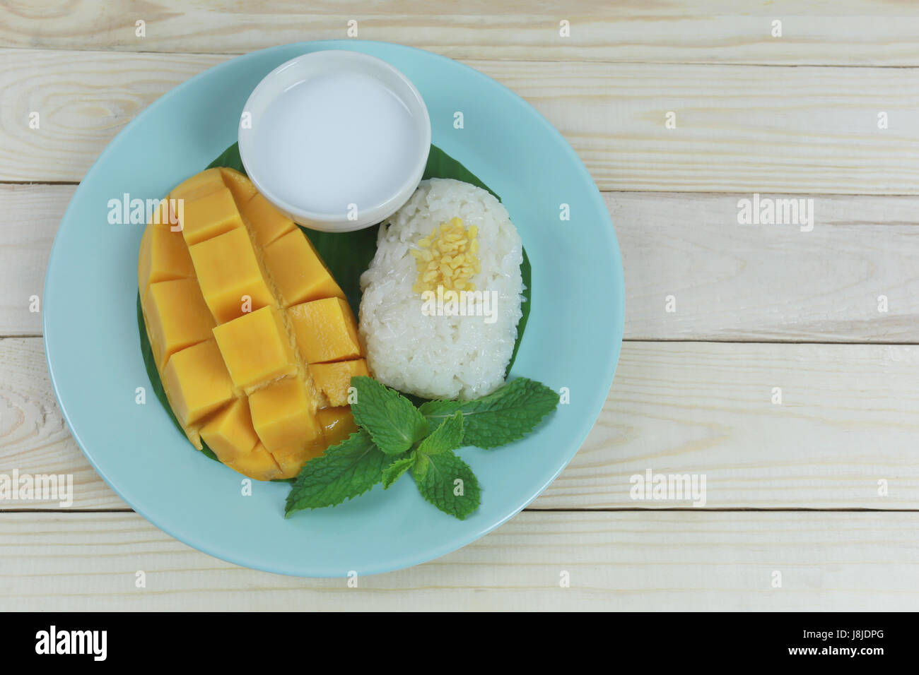 mango and sticky rice is popular traditional dessert of Thailand Stock ...
