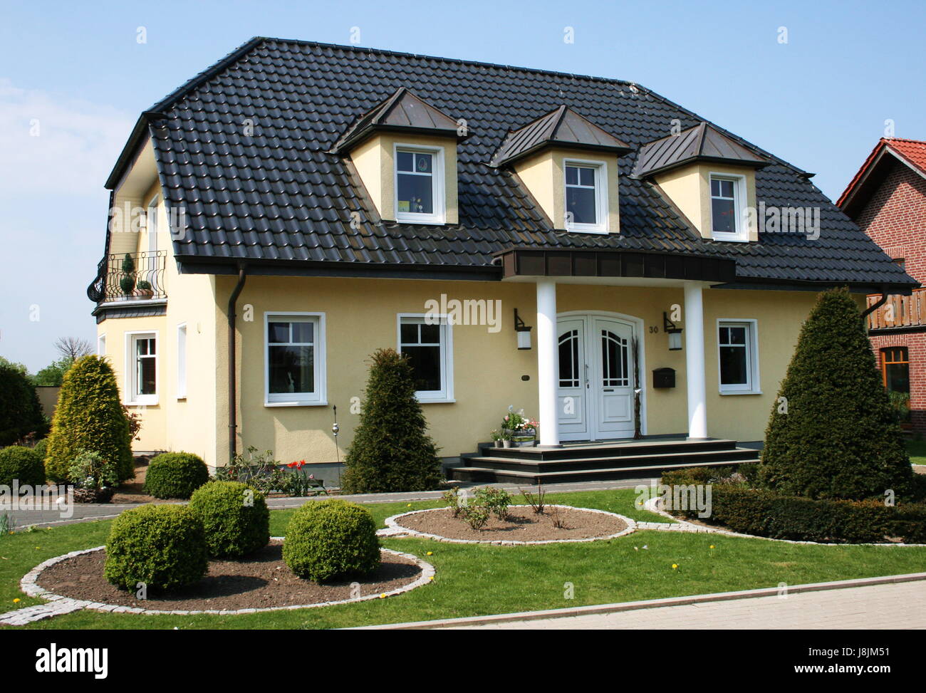 Single family dwell construction hi-res stock photography and images ...