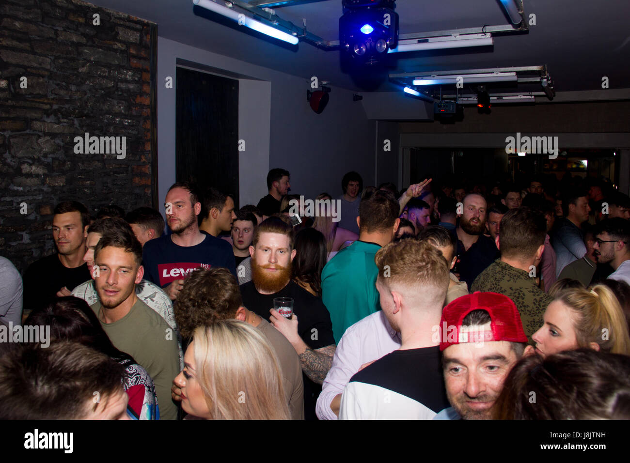 excited nightclub crowd Stock Photo - Alamy