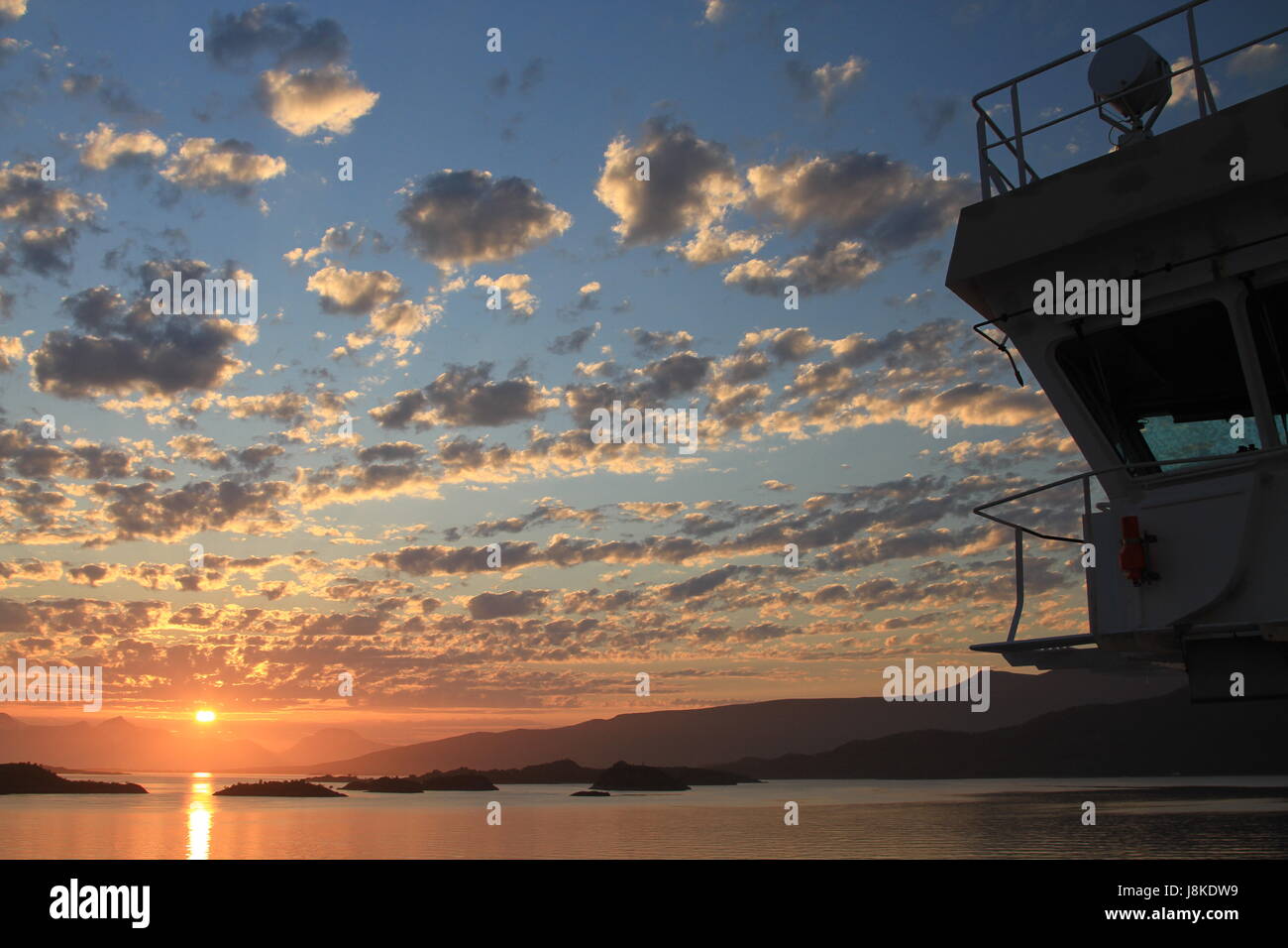 Midnight sun at vesteralen islands hi-res stock photography and images ...