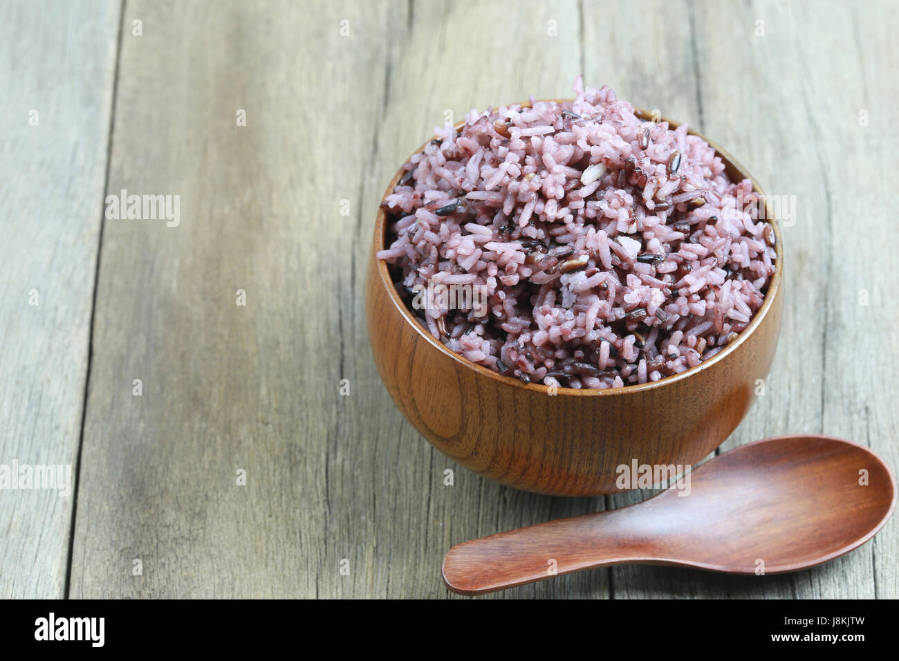 Organic Rice berry in wooden dish on wood background Stock Photo - Alamy