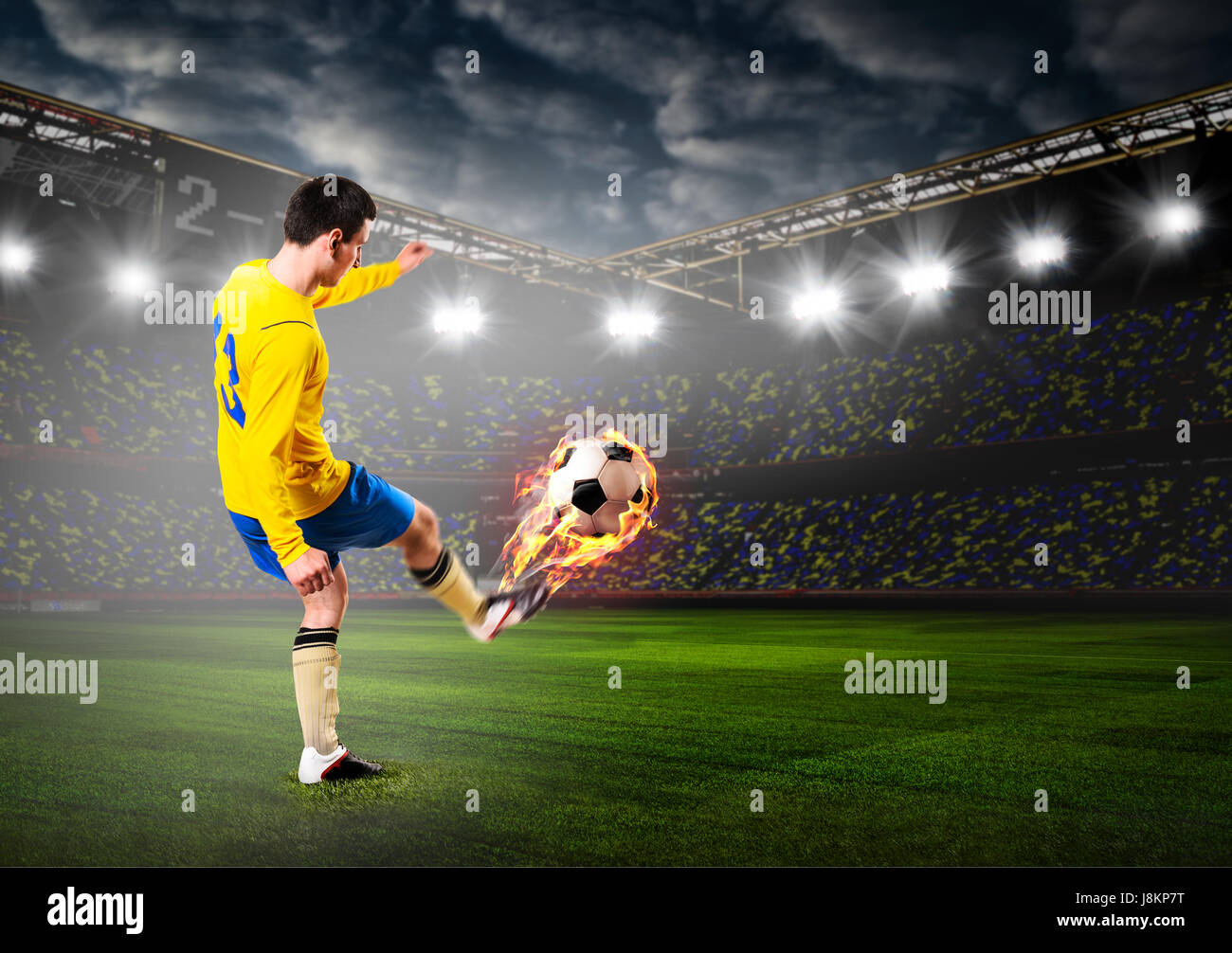 Soccer player shooting hi-res stock photography and images - Alamy