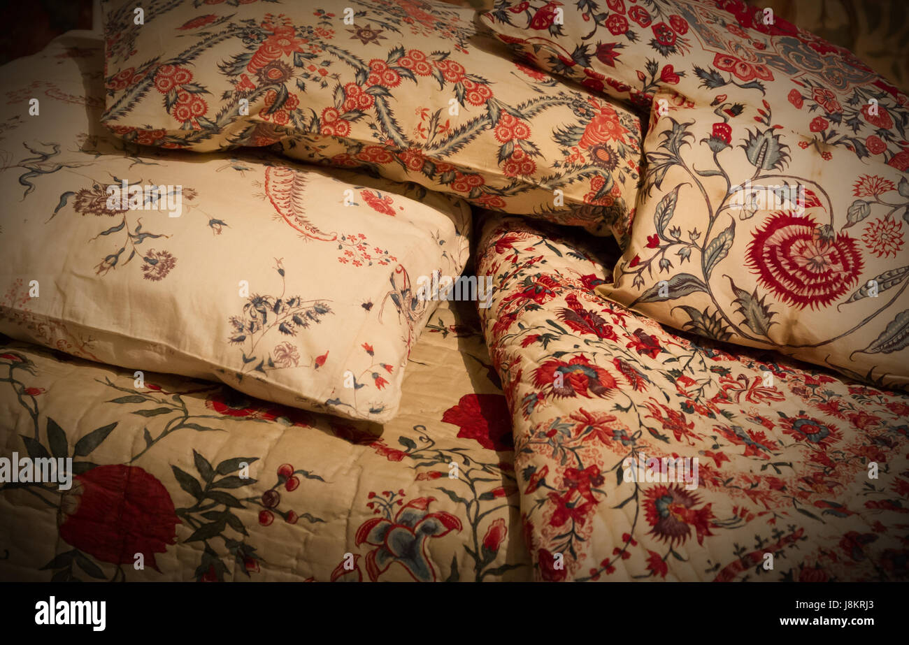 Empty old bed messy hi-res stock photography and images - Alamy