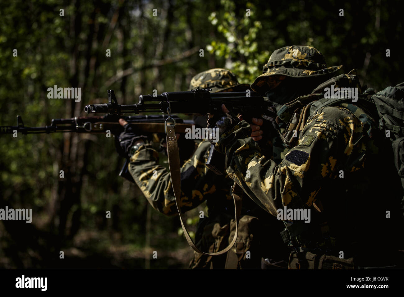 Military men with submachine gun Stock Photo - Alamy