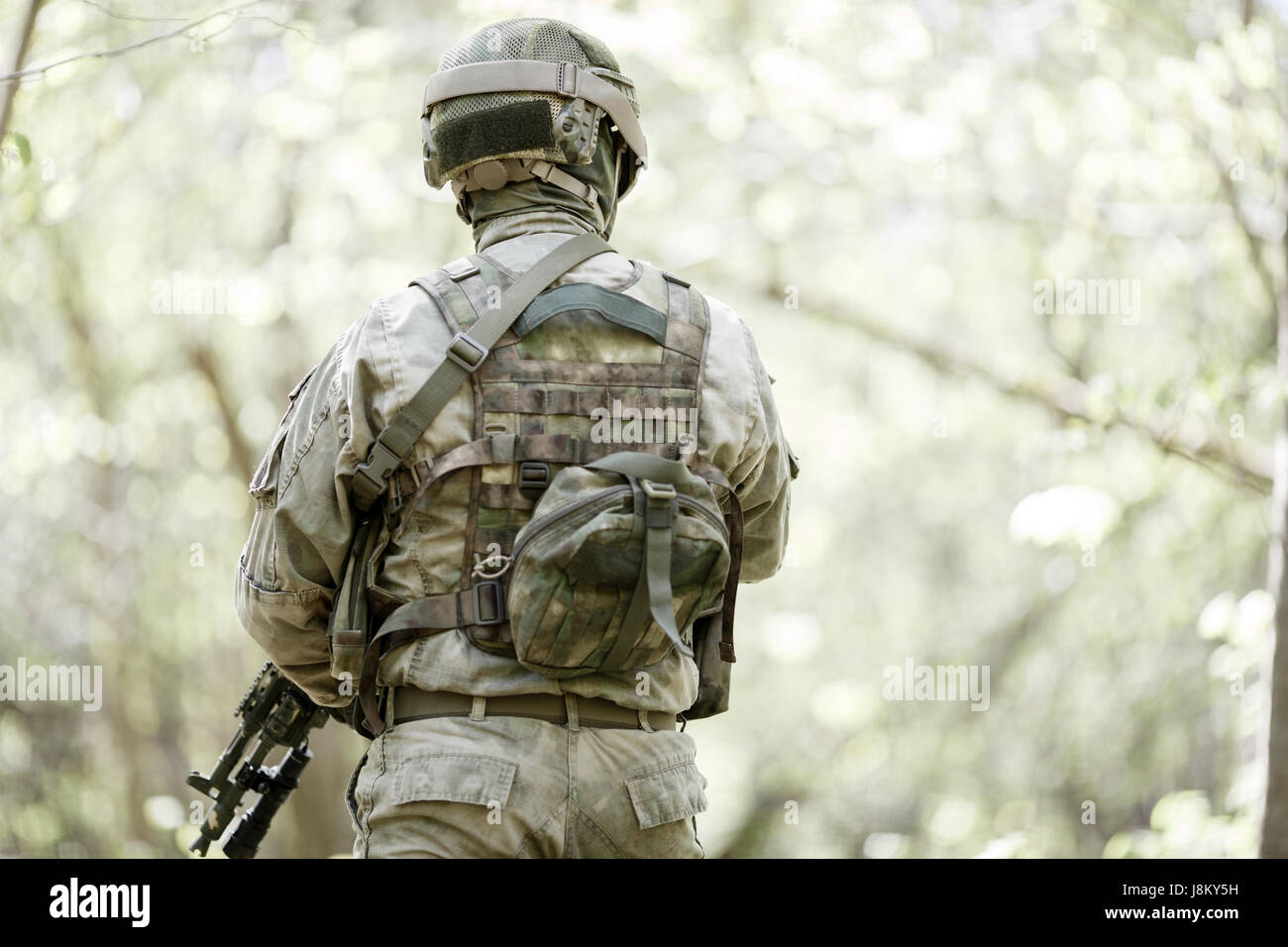 Soldier from back hands hi-res stock photography and images - Alamy