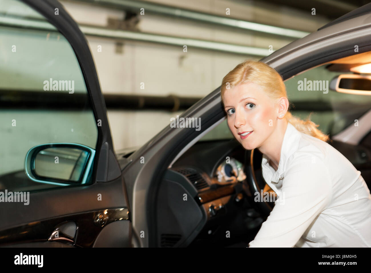 woman goes into car Stock Photo - Alamy