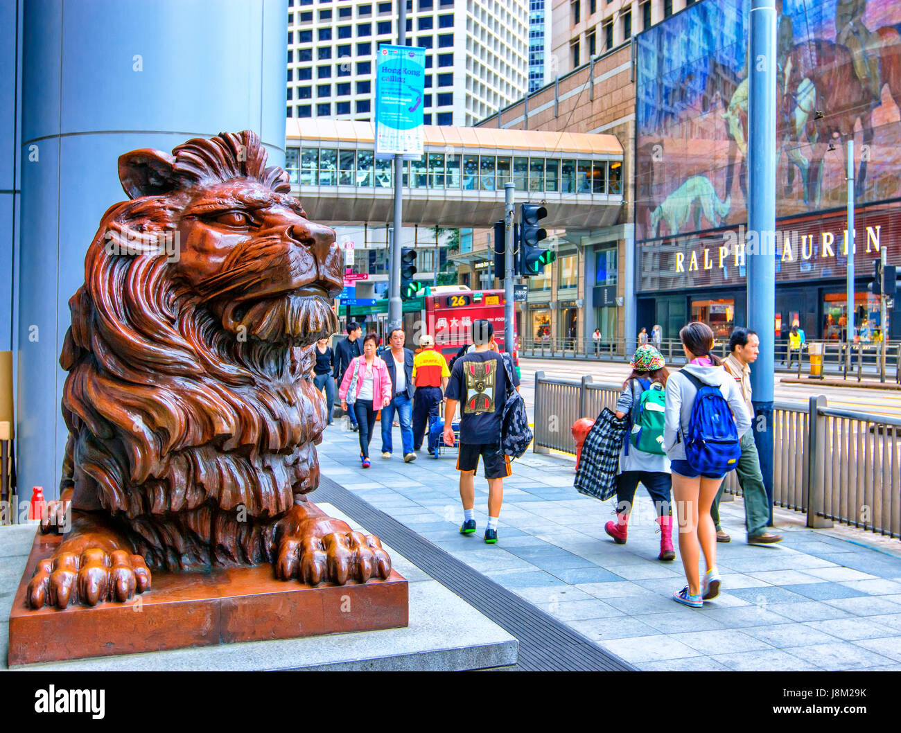 Bronze lion statue outside the HSBC Bank Headquarters Stock Photo - Alamy