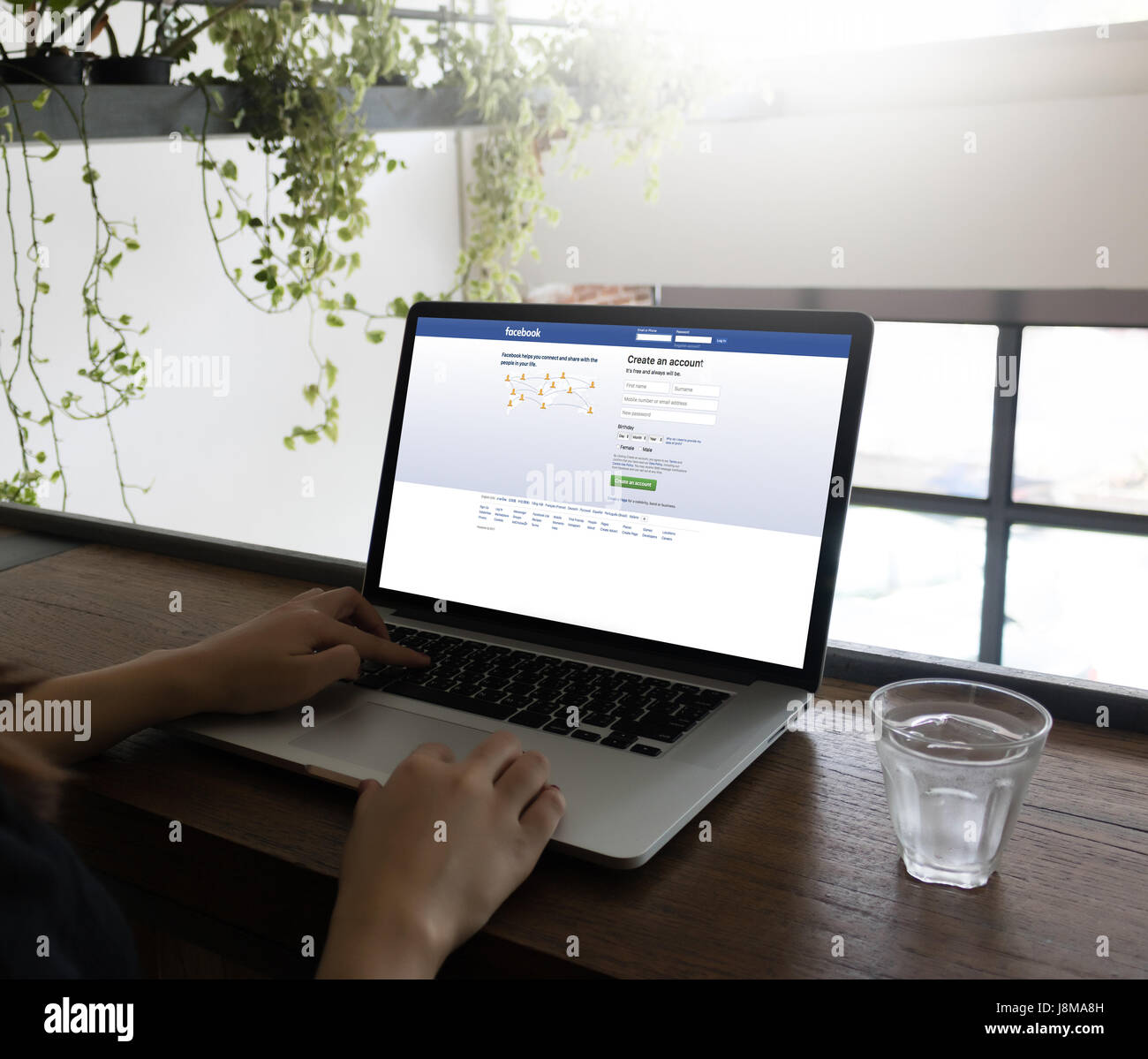 Using facebook hi-res stock photography and images - Alamy