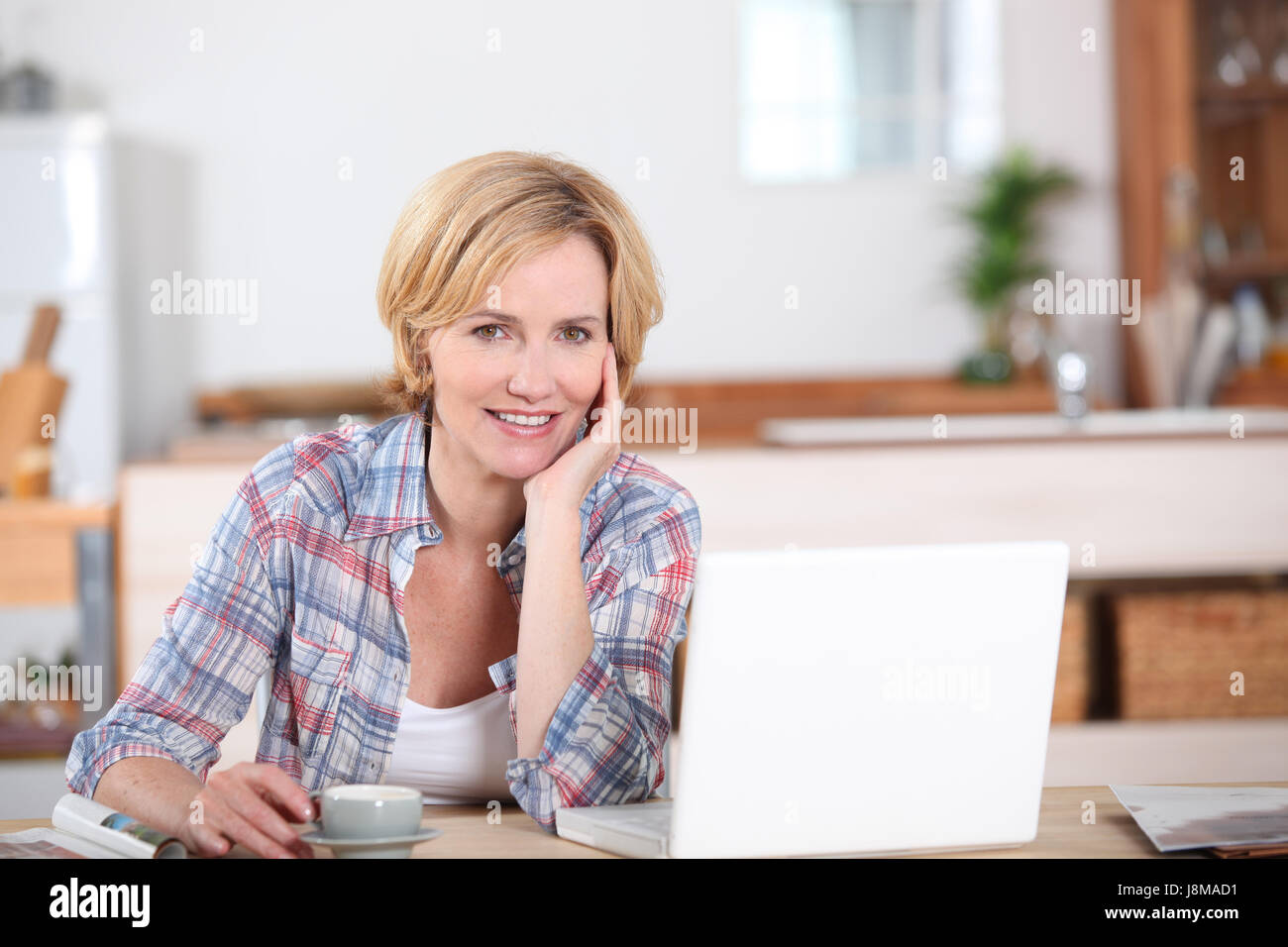 woman, cup, laptop, notebook, computers, computer, drink, drinking ...