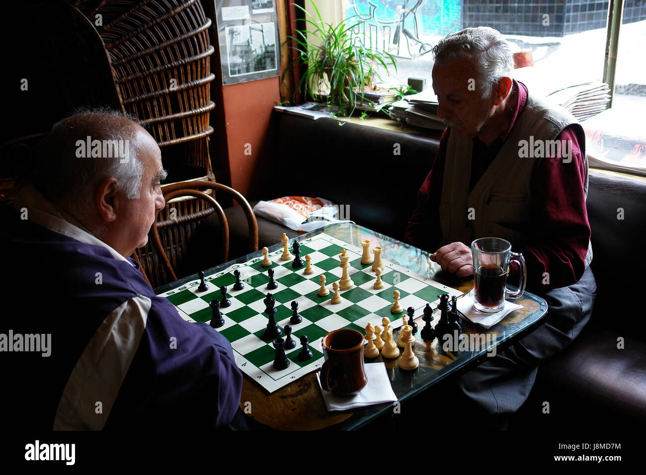 Two old men play chess Stock Photo - Alamy