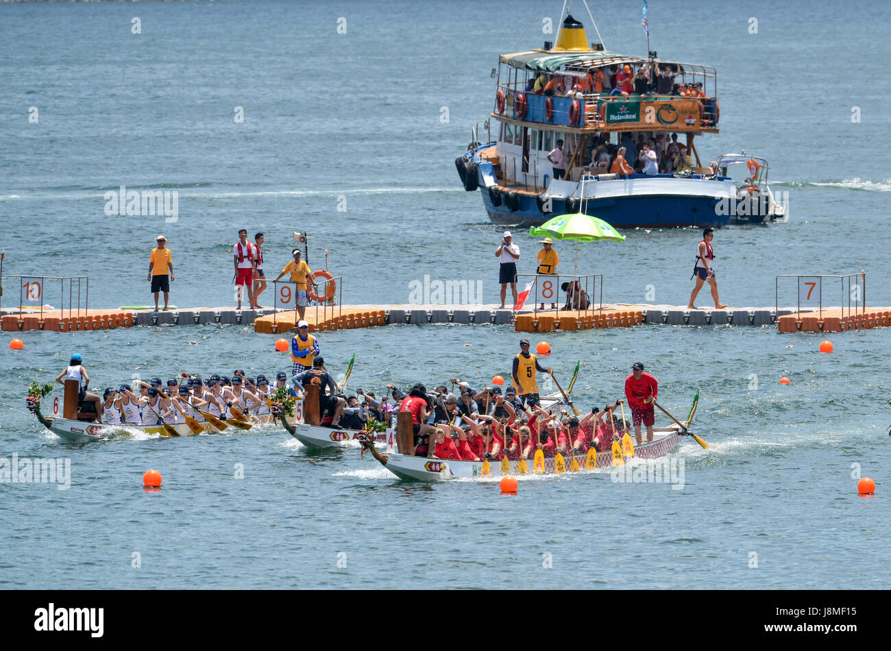 Lines line spectator spectators hi-res stock photography and images - Alamy