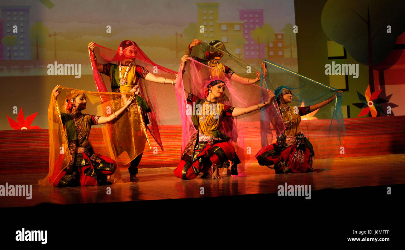 Bangladeshi women perform a traditional dance in Dhaka Stock Photo - Alamy
