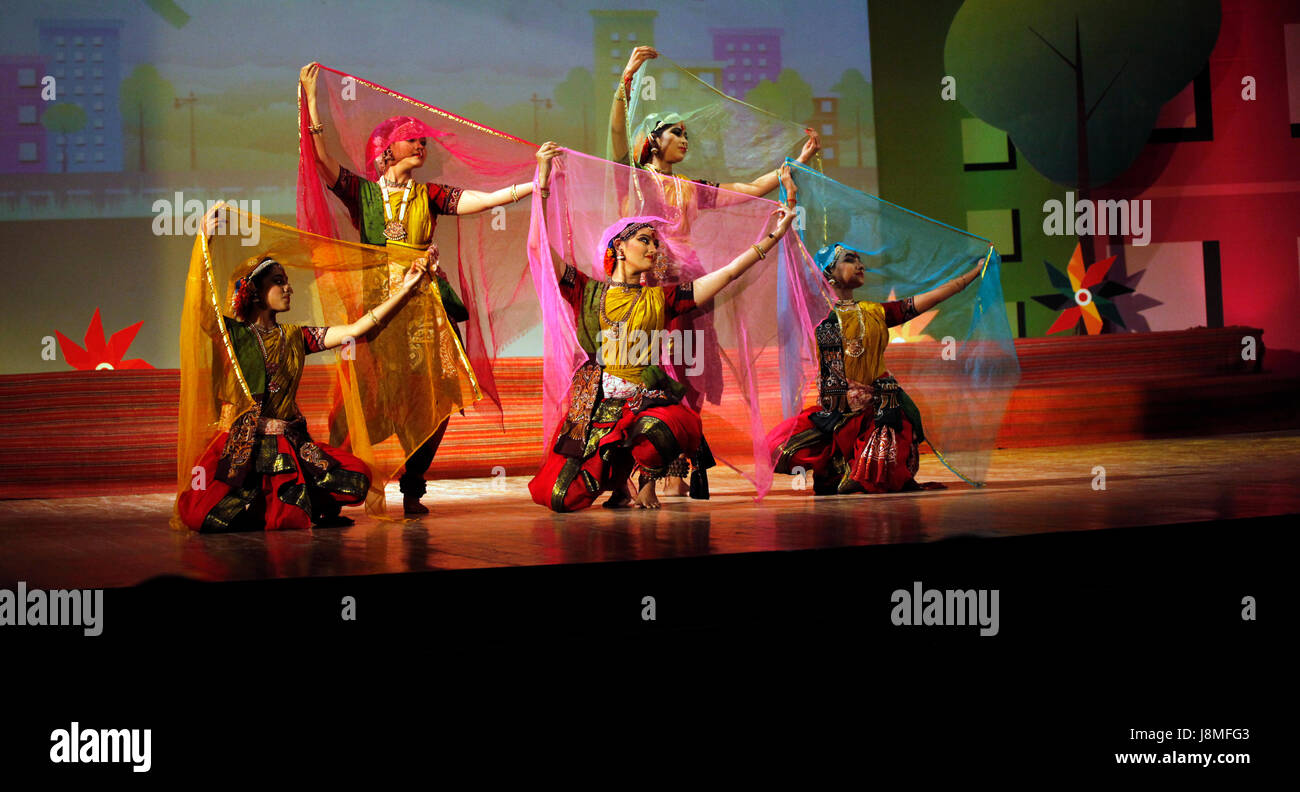 Bangladeshi women perform a traditional dance in Dhaka Stock Photo - Alamy