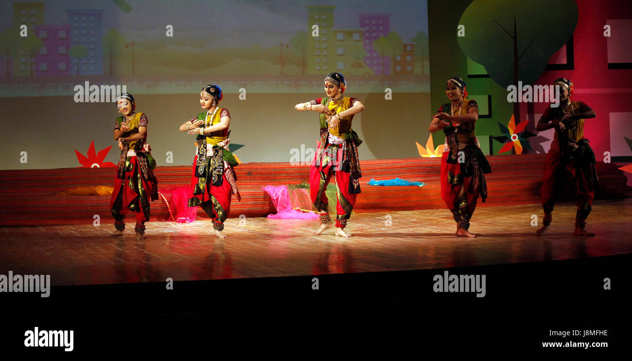 Bangladeshi women perform a traditional dance in Dhaka Stock Photo - Alamy