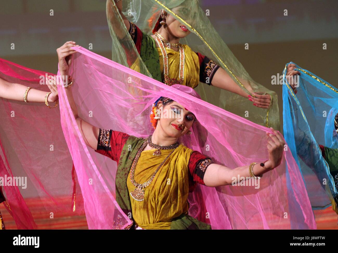 Bangladeshi children perform traditional dance hi-res stock photography ...
