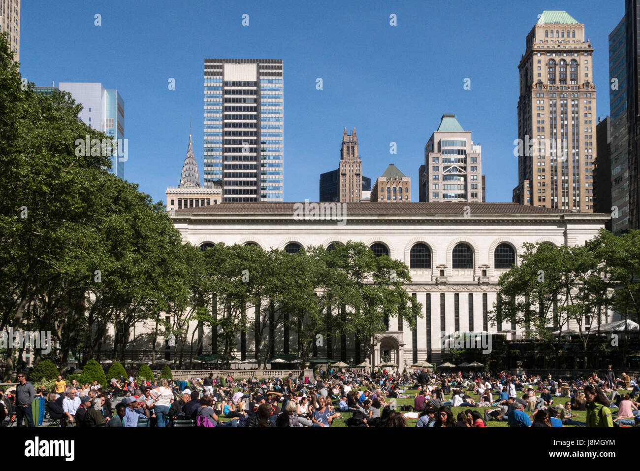 New York Public Library behind Bryant Park, NYC Stock Photo - Alamy