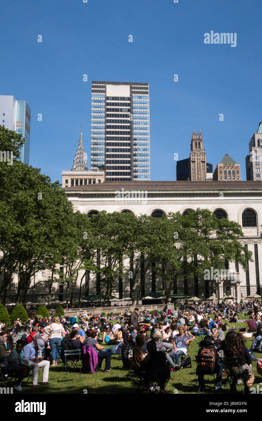 Day daytime day time outside outdoors outdoor bryant park hi-res stock ...