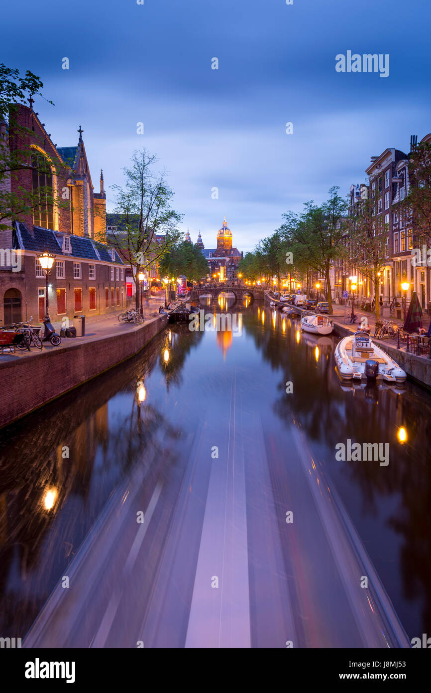 Red light district amsterdam canal hi-res stock photography and images ...