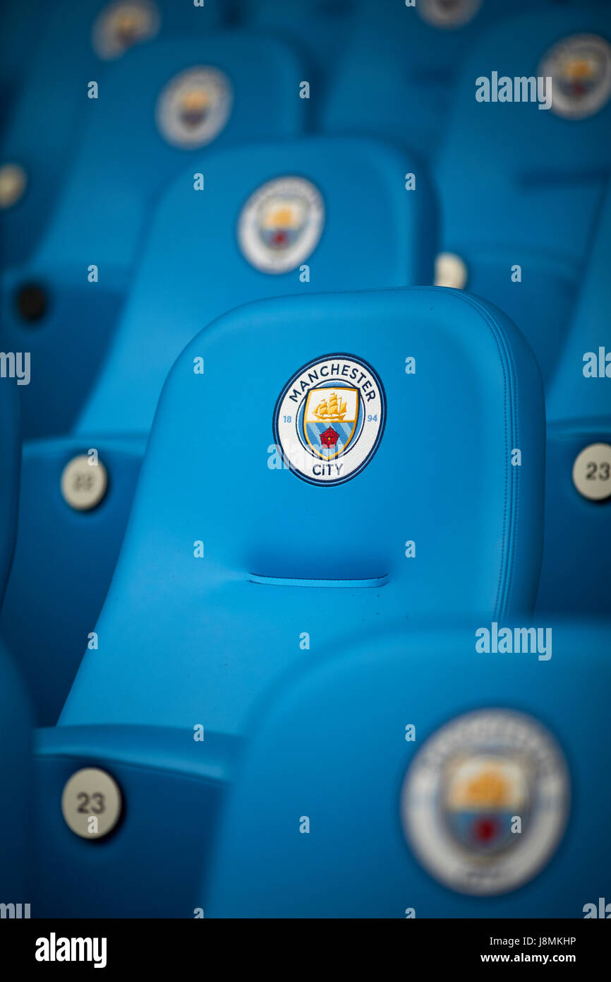 Manchester city football logo hi-res stock photography and images - Alamy