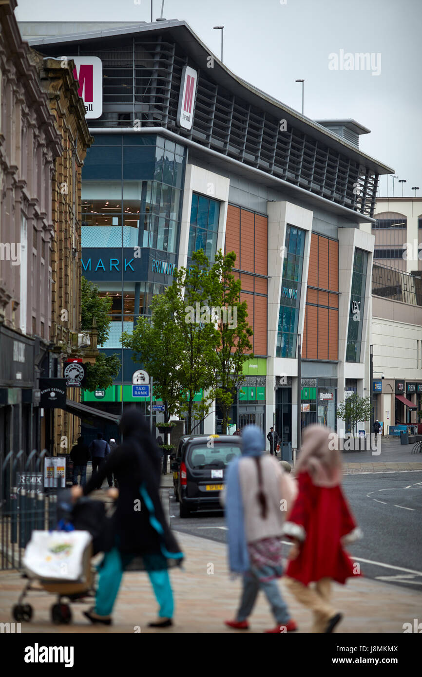 Blackburn Town Centre, The Mall housing the towns Primark Stock Photo ...