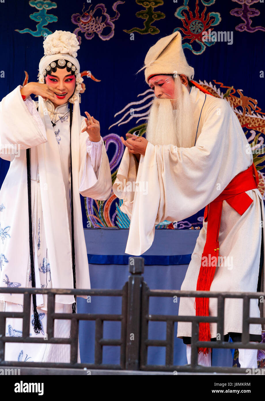 Chinese opera costume hi-res stock photography and images - Alamy
